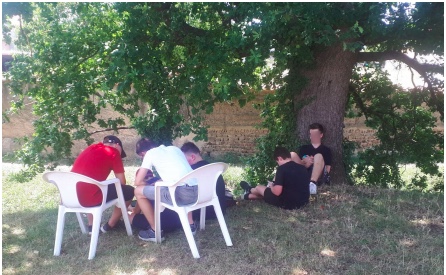 What teenagers do with their smartphones: the case of summer camps - Labo